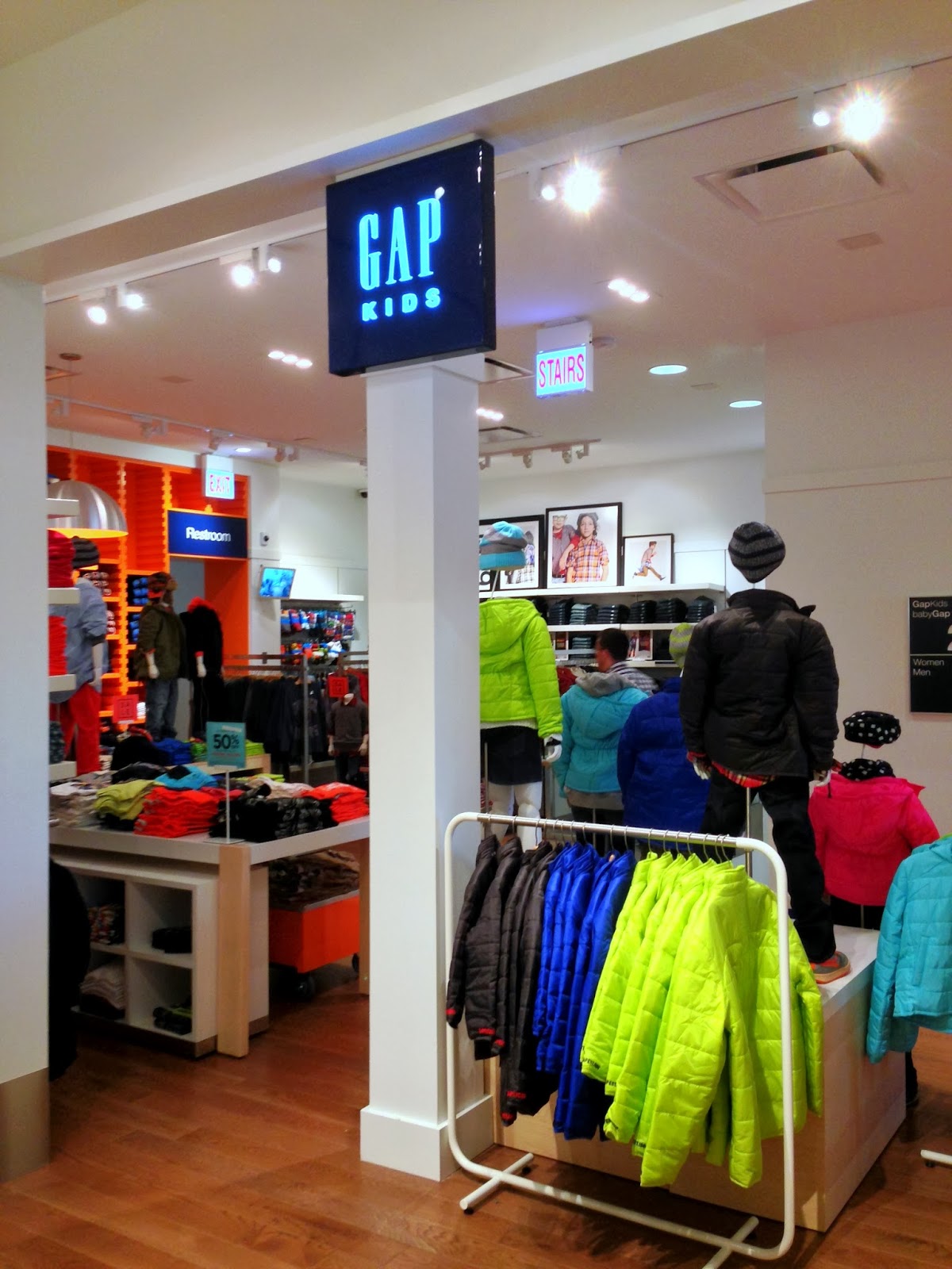 A look inside Chicago’s Southport Corridor Flagship Gap on Opening Day ...